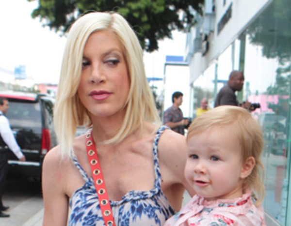 Tori Spelling Homemade Burger From Eat A Burger Please E News tori-spelling-homemade-burger-from-eat-a-burger-please-e-news